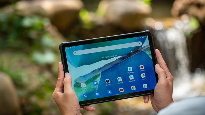 7 Best Tablets for the Elderly: Their New Tech Companions - OUKITEL
